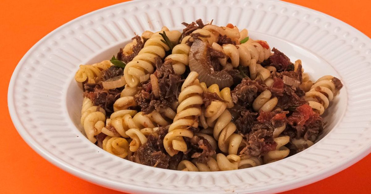 Macarrao Rotini Com Molho De Carne Macarrão Ao Molho Agridoce Com